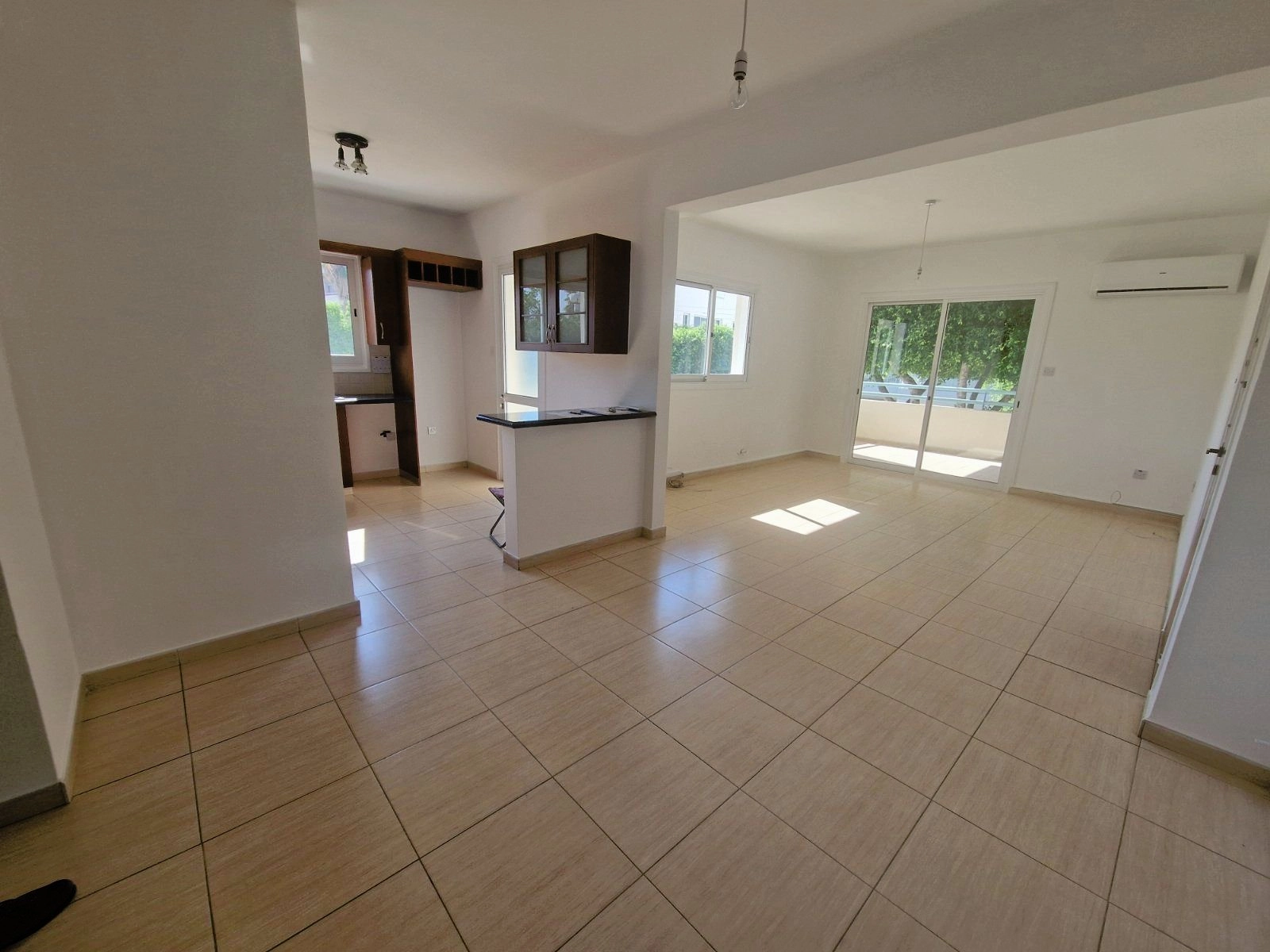 25818 €1350 - INDEX.cy