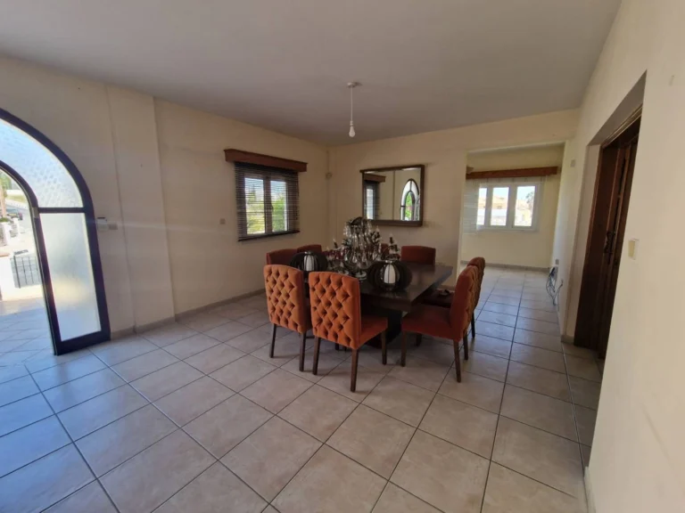 240m² Office for Rent in Oroklini, Larnaca District €1800.00 - INDEX.cy